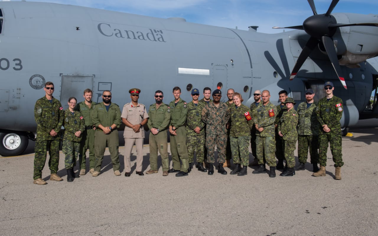 Col GS presents Plaque to members of the Canadian Armed Forces | JDF ...
